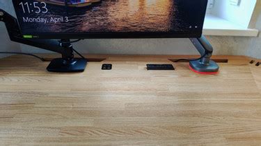 Удобный стол на с тумбой USB и беспроводными зарядками