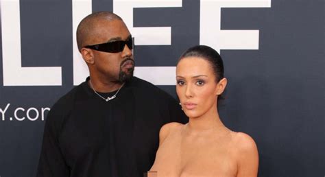 Bianca Censori Novia De Kanye West Se Desnuda En La Alfombra Roja De
