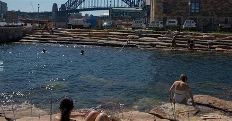 Nervous Night For Nsw Coastal Towns Amid Looming Fire St George