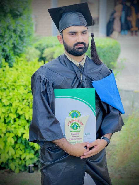 Allhumdulliah Officially Graduated 🎓 Chemist 2019 2023 میں نے ایک عمر