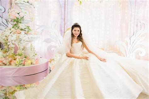 殷琦婚宴放閃我貪圖他帥氣爆乳白紗甜偎10億 每日頭條