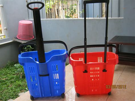 Peralatan Toko Trolley Plastik Belanja Keranjang Belanja Roda Mini