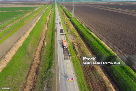 도로 수리의 평면도 아스팔트의 수리를 위한 기술 아스팔트 포장의 교체 가리기에 대한 스톡 사진 및 기타 이미지 가리기 거리 건물 외관 Istock