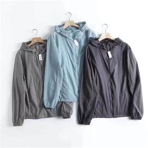Uniqlo เสื้อแจ็กเก็ตกันน้ำสำหรับกีฬาระบายอากาศได้ดีสำหรับทั้งหญิงและชายป้องกันรังสีอัลตราไวโอเลต