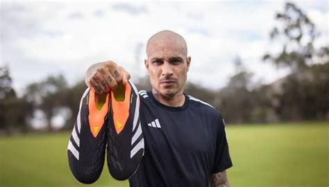 Paolo Guerrero ‘el Depredador Luce Los Predator Predstrike La Nueva