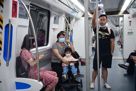 长沙地铁6号线今日载客始发，市民：“越来越国际范”陈鑫群张鑫刚黄花机场