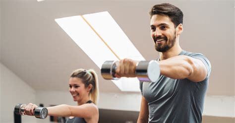 Trening siłowy w domu jak wykonać Facet