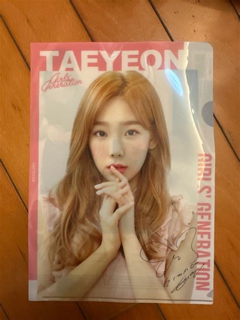 太妍 泰妍 Taeyeon A4 Folder 興趣及遊戲 收藏品及紀念品 明星周邊 Carousell