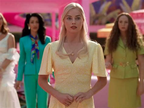 Margot Robbies Yellow Dress In Barbie Has A Subtle Connection To