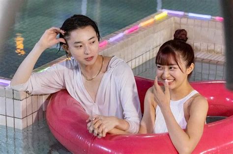 19歳水着美女と浮き輪の中で密着手つなぎ 鬼モテイケメン「好きになっちゃうんじゃない？」 ニュース Abema Times アベマタイムズ