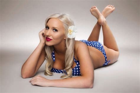 10 Of The Hottest Female Twitch Streamers