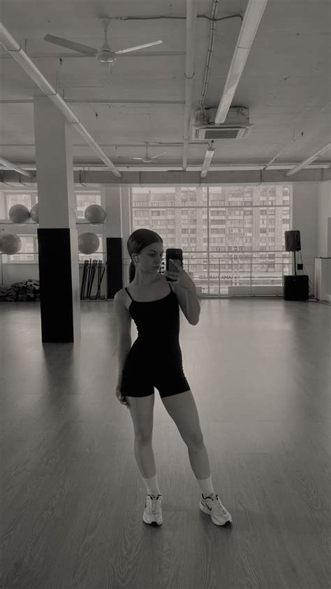 Девушки в тренажерном зале вдохновение для тренировок спортивный образ жизни【2024】