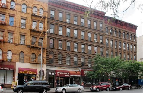 Uptown Manhattan Maintains Upside WSJ