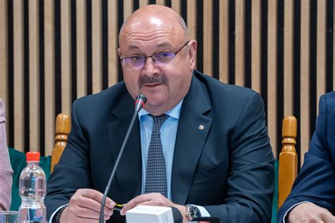 Președintele Ion Mînzînă a semnat cel mai mare contract de modernizare a infrastructurii rutiere