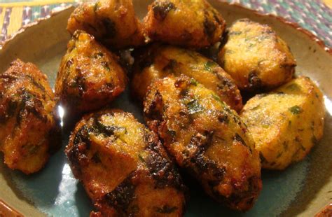 Come Se Folhas De Batata Doce No Bolinhos De Milho