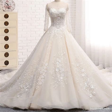 لباس عروس پوشیده آستین توری با گل های برججسته کار شده در دامن Wedding