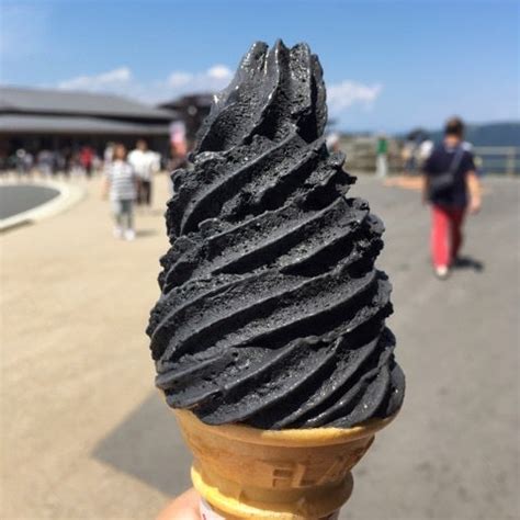 箱根大涌谷の黒アイス Cawakita日記