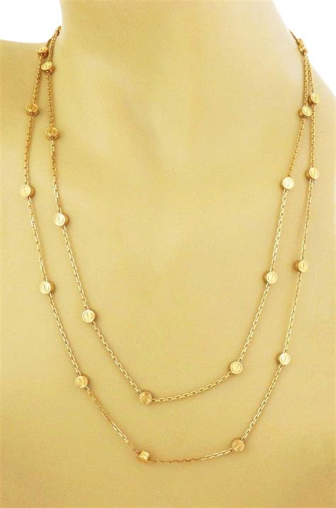 Collier en chaîne K avec pendentif en forme de coeur et fermoir en or jaune En vente sur stDibs