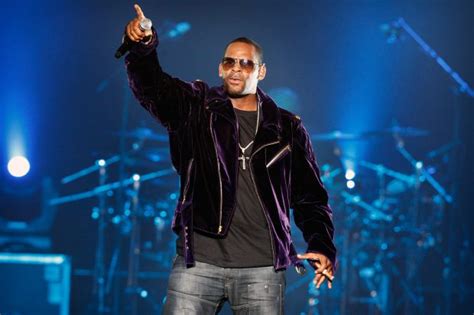Video R Kelly S A Predat Autorităţilor După Ce A Fost Acuzat De