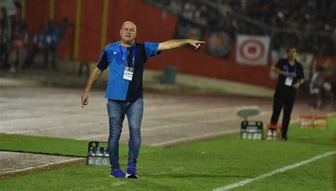 Bojan Hodak Ungkap Kunci Sukses Persib Bandung Gilas Semen Padang 4 1