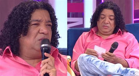 Carlos Vílchez se quiebra EN VIVO tras ver el tierno regalo que le dio