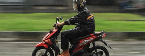Consejos De Seguridad Para Conducir Bajo La Lluvia Una Motocicleta AMFIM