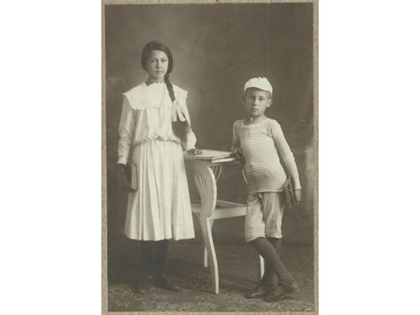 Kartonka Decak I Devojcica Deca Foto Globus 75600801