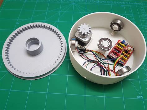 Rotating Display Table For Photographers