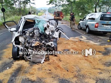 Homem Morre Em Colisão Frontal Entre Carro E Caminhão Na Br 365 Módulo Fm