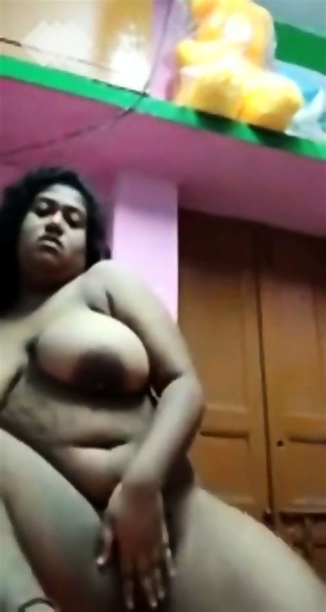 Sri Lankan Busty Woman SHOW DOWN