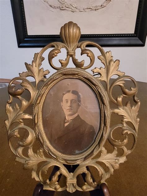 Hanging Antique Oval Frame Decorative Brass Bronze Photo Frame Art