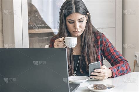 有问题的年轻女商人