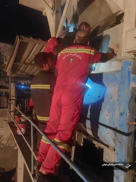 جان باختن یک کارگر در دستگاه بچینگ سیمان در شیراز تصاویر