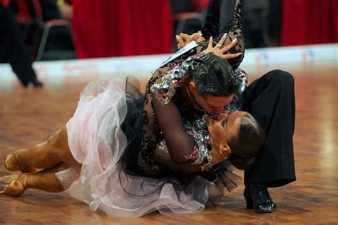 The Art Of The Dip Baile Corazones
