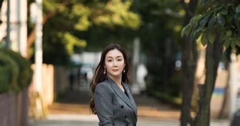 캐리어를 끄는 여자 최지우는 왜 캐리어를 끌고 다닐까