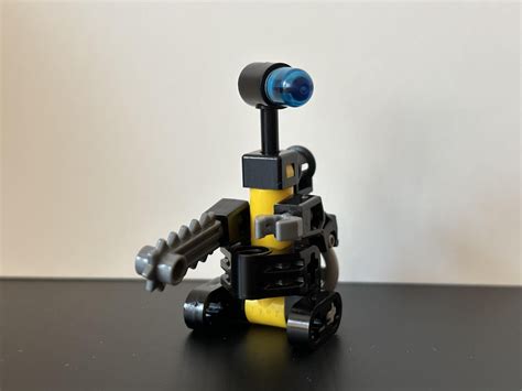 Tiny Helper Bot Rbioniclelego