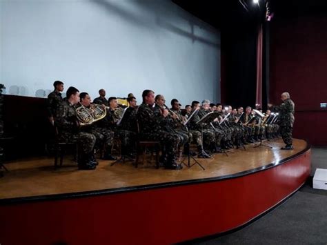 Banda da 5ª Brigada de Cavalaria Blindada foi aplaudida de pé pelo