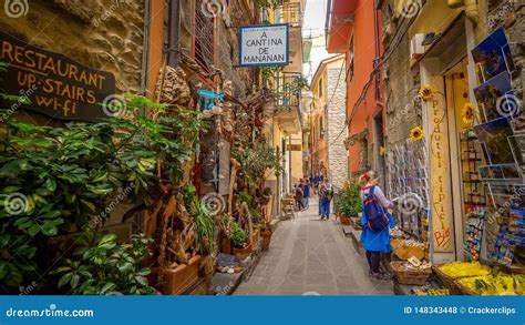 Callej N Estrecho En Cinque Terre Village De Corniglia La Spezia