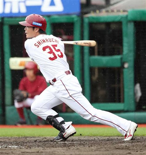 ＜楽・広（2）＞2回2死一、三塁、島内が勝ち越し適時打を放つ（撮影・村上 大輔） ― スポニチ Sponichi Annex 野球