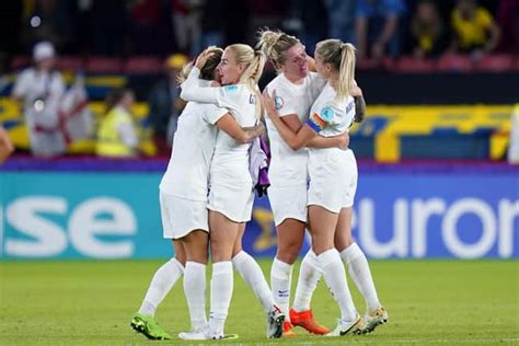 England 4 Sweden 0 Rampant Lionesses Sweep Swedes Aside At Bramall
