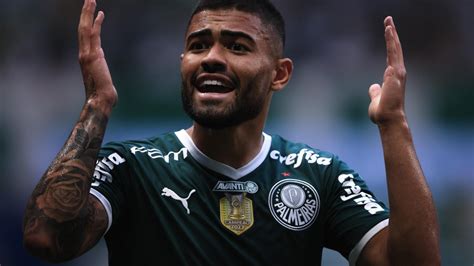 Palmeiras informa que Bruno Tabata tem constatada uma lesão na coxa