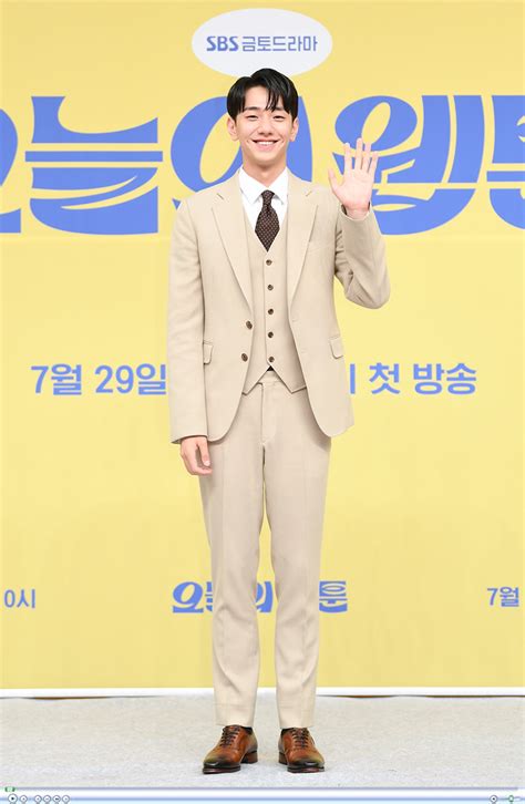 포토 남윤수 여심 녹이는 보거스 미소