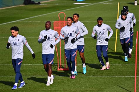 Officiel Mercato Le Psg Envoie Un Nouvel Indésirable En Arabie