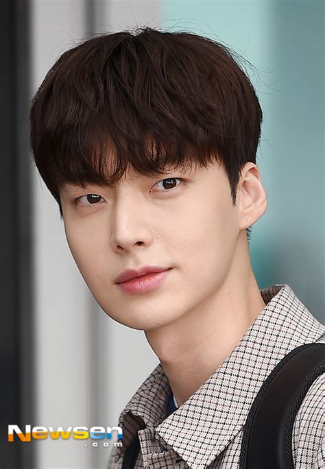 포토엔 안재현 ‘만화책을 찢고 나온 비주얼 손에 잡히는 뉴스 눈에 보이는 뉴스 뉴스엔