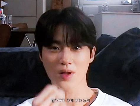 나처럼 아기 또는 반려견반려묘육아 하면서 간간히 덕질하며 위로받는 스친들이 있을까 육아하며 사업하고 공구도하며