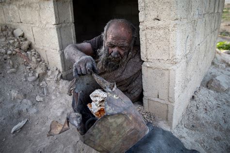 Cel mai murdar om din lume a murit la de ani Amou Haji a refuzat să facă duș zeci de ani