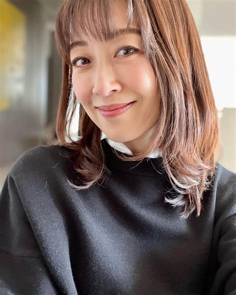 草間淑江さんのインスタグラム写真 草間淑江instagram「♡♡♡ 東京も予報通り雪がどんどん降ってきてます ️ これから夜にかけて