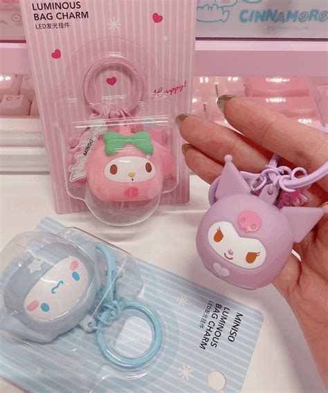 정품 산리오 Led 키링 불빛나오는 열쇠고리 에어팟키링 핸드폰줄 스트랩 유니크 키치 하이틴 귀여운 폰스트랩 친구 여자 생일 선물 우정 마이멜로디 시나모롤 쿠로미 에이블리