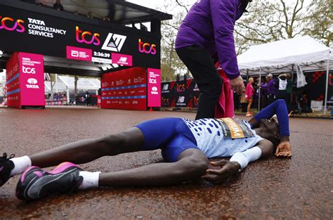 Kenyas Kiptum Breaks London Marathon Record Hassan Makes Stunning