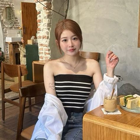 想問各位媽咪 尿布台真的很雞肋嗎🥹 年長的長輩 都說佔位置 在床上換就好～